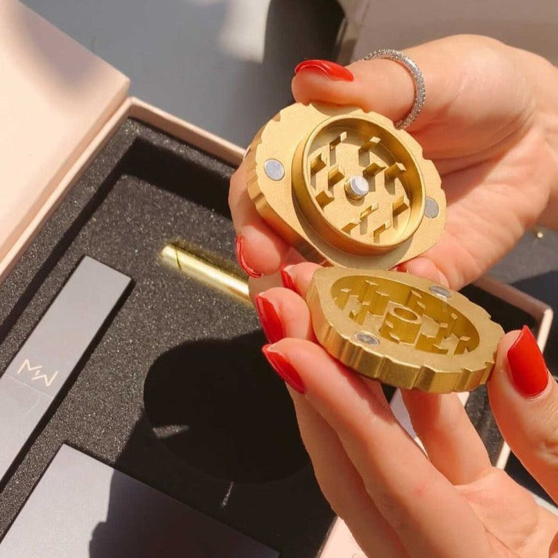 Golden Seashell Weed Grinder – INHALCO